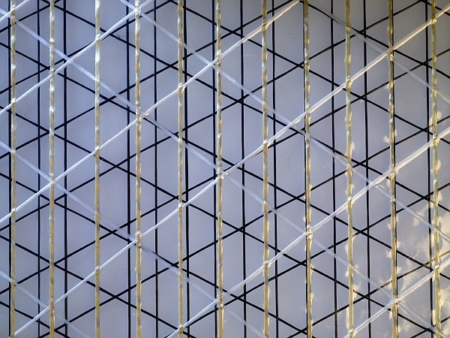 Laid scrims for wallpaper design with extraordinary geometric structure